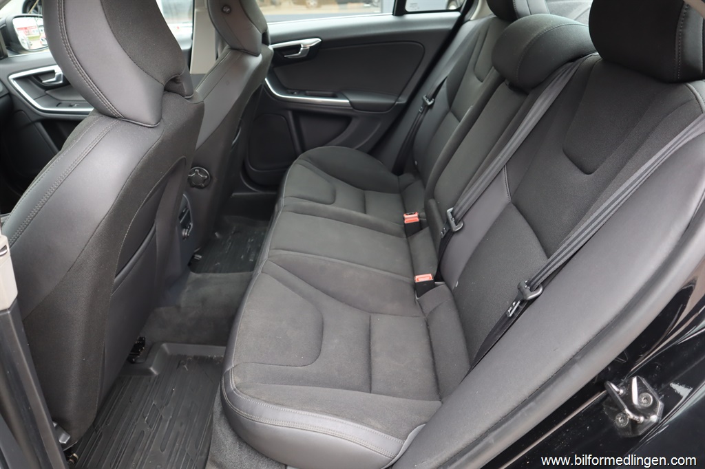 Volvo S60 1.6D DRIVe 115hk Momentum, High Performance Sound System ...