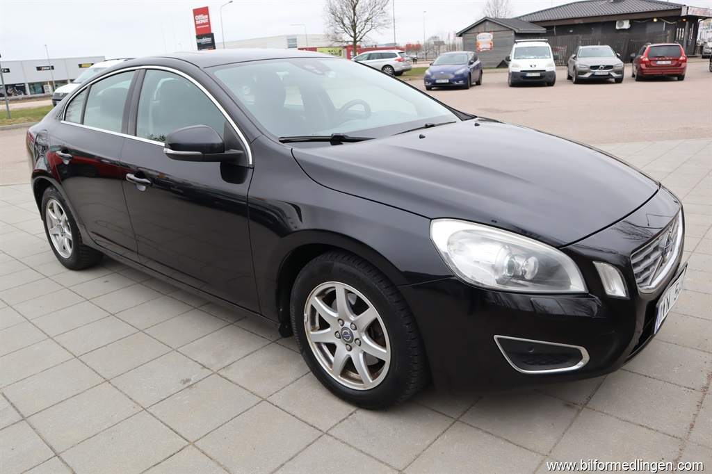 Volvo S60 1.6D DRIVe 115hk Momentum, High Performance Sound System ...
